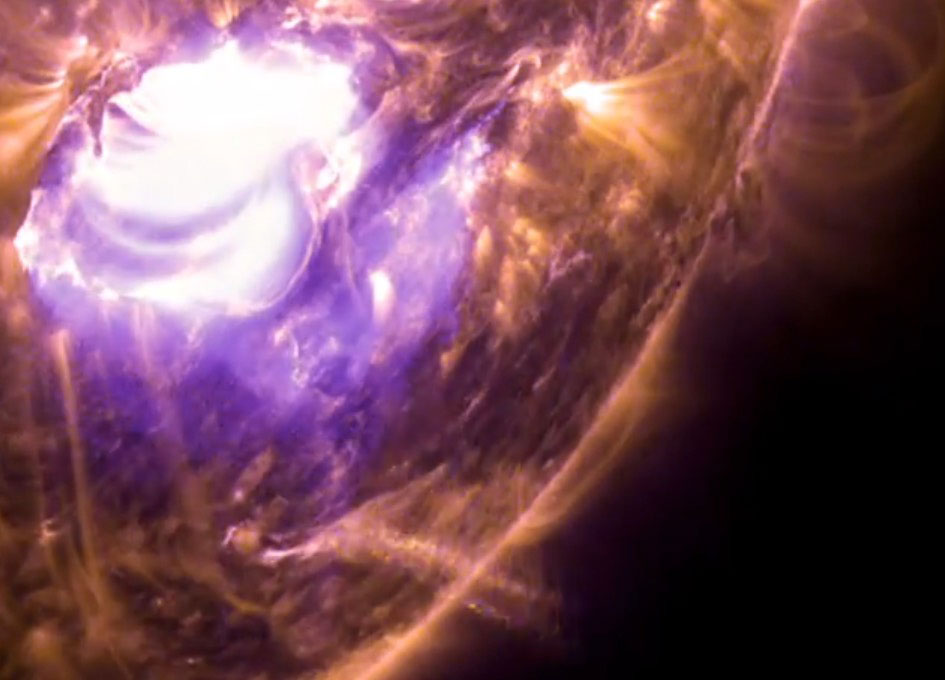 The Sun Provides A Spectacular Holiday Solar Flare SpaceRef